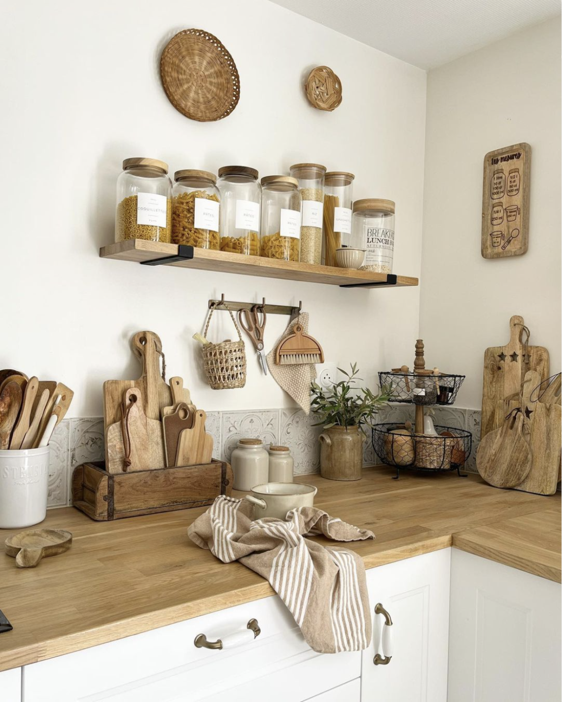 5 Amazing Advantages Of A Kitchen No Upper Cabinets